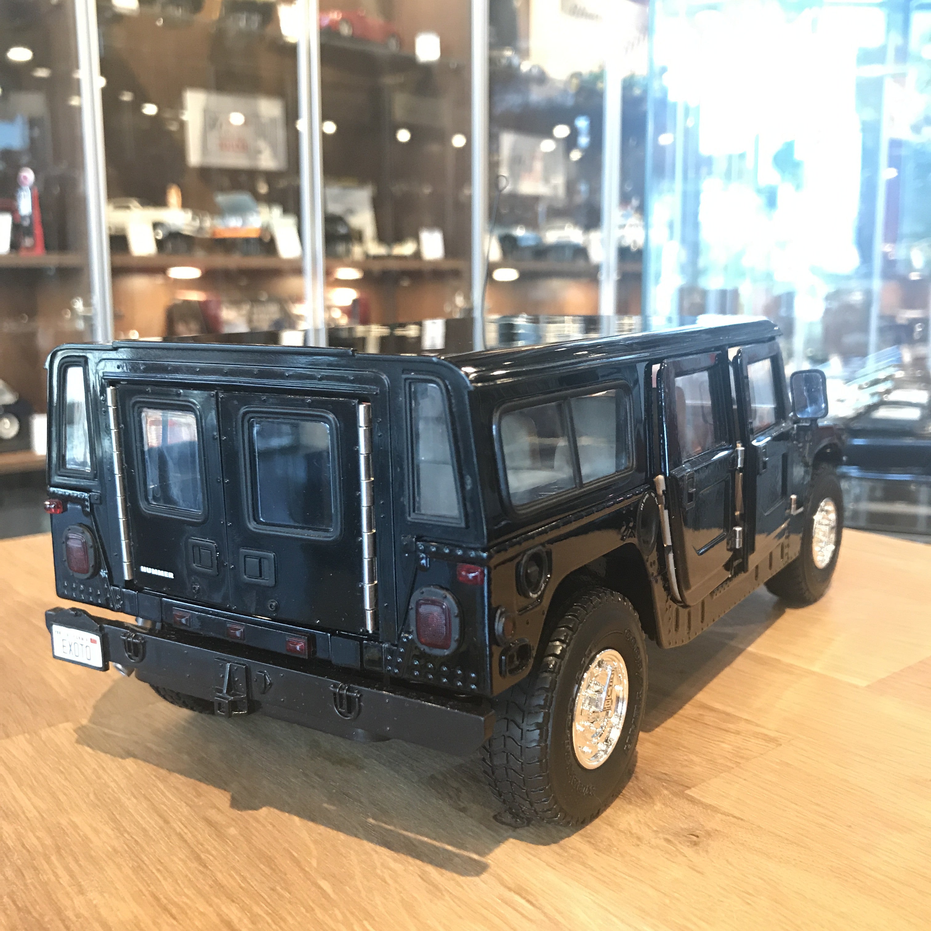 Exoto 1/18 1995 Am General Hummer H1 Wagon Black TDT01803 – YomaCarModel