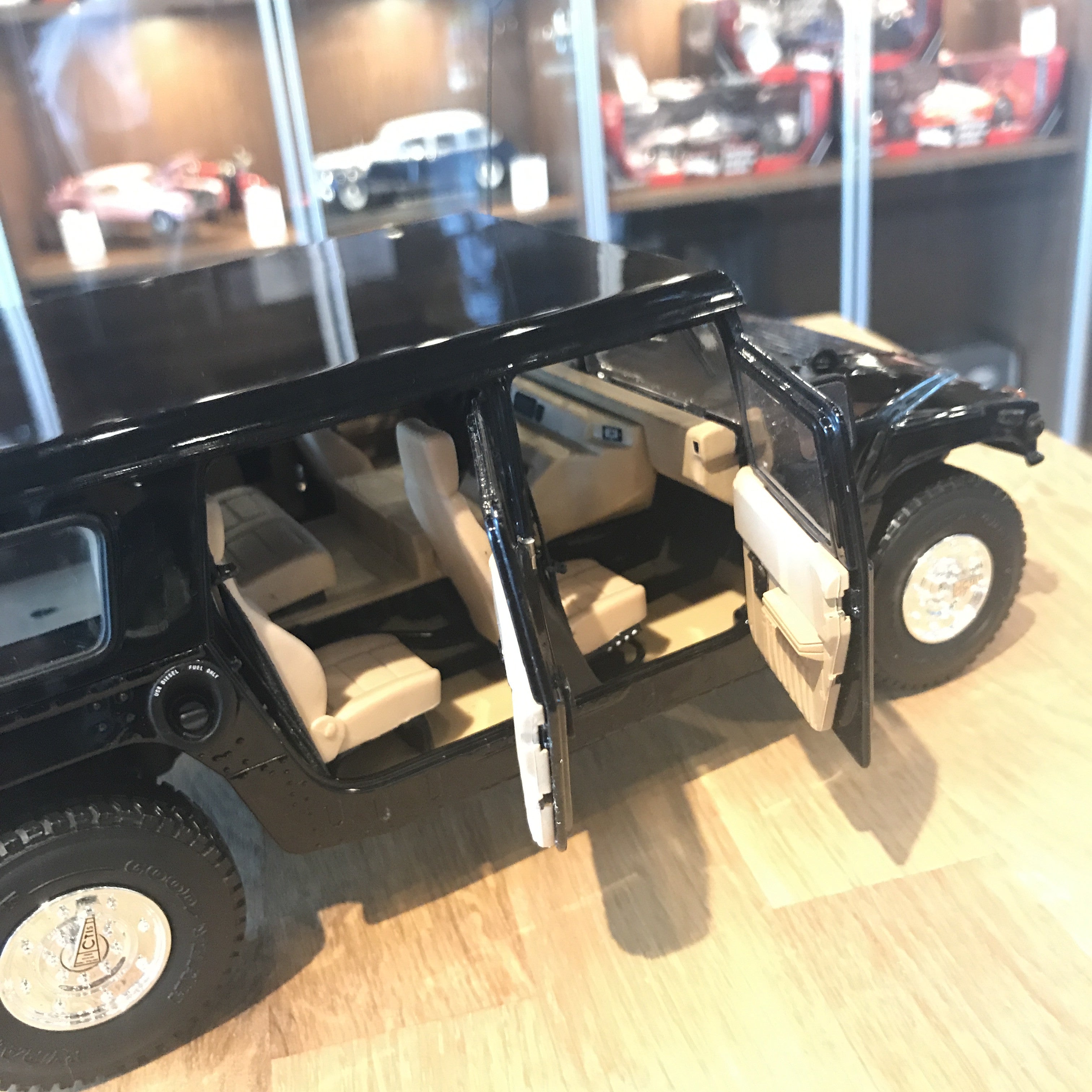 Exoto 1/18 1995 Am General Hummer H1 Wagon Black TDT01803 – YomaCarModel